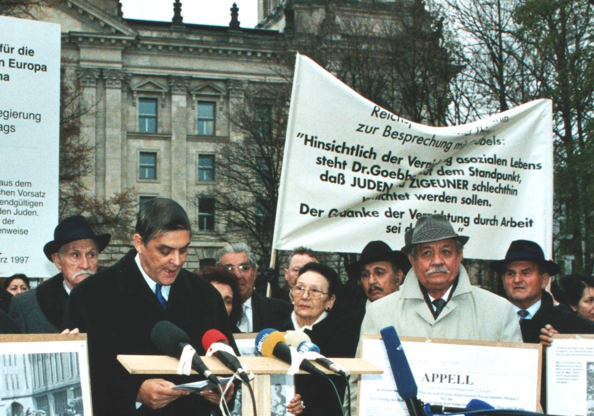 Zentralrat Deutscher Sinti und Roma und Dani Karavan : Schutz des ...